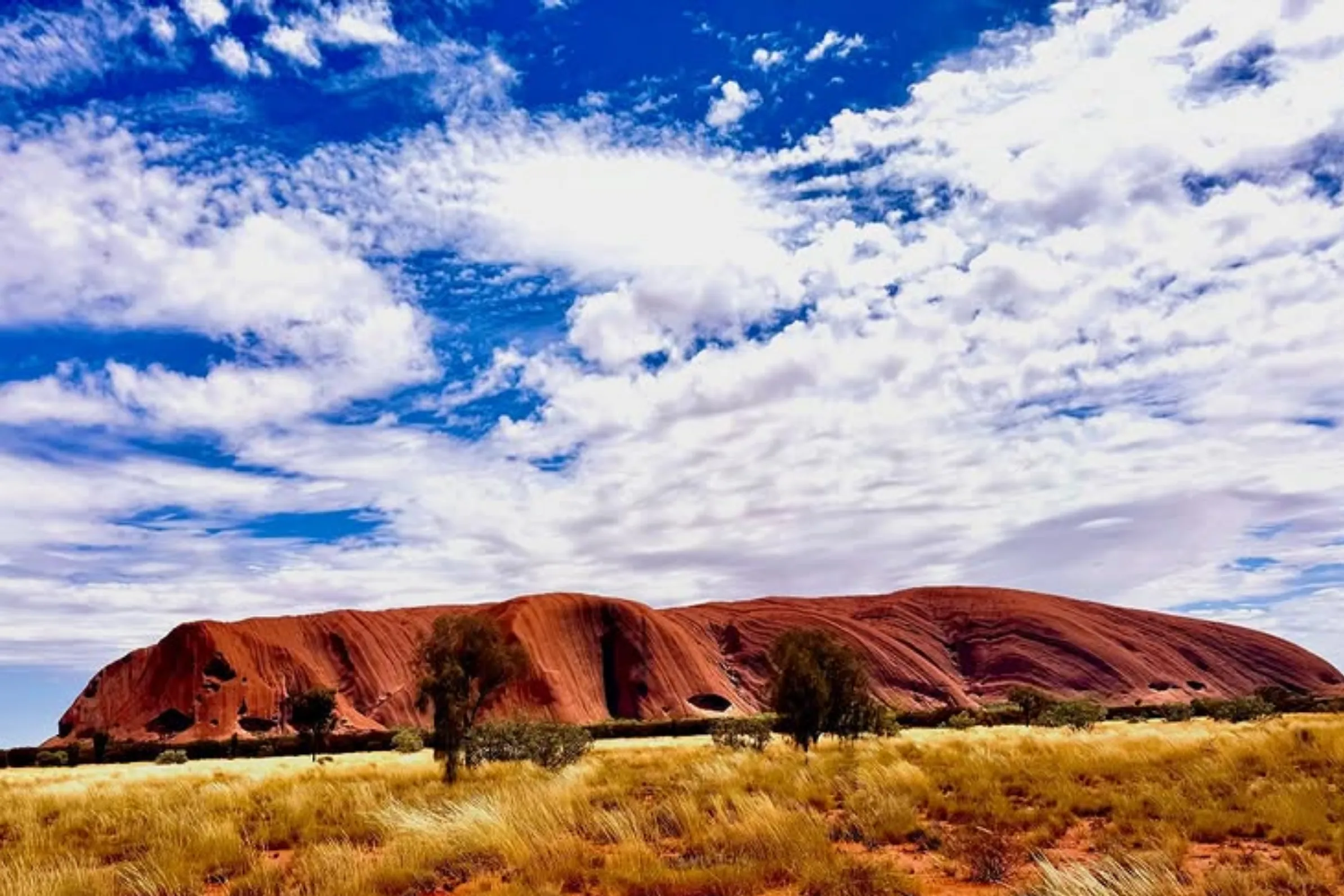 How Old Is Uluru Compared to Dinosaurs?